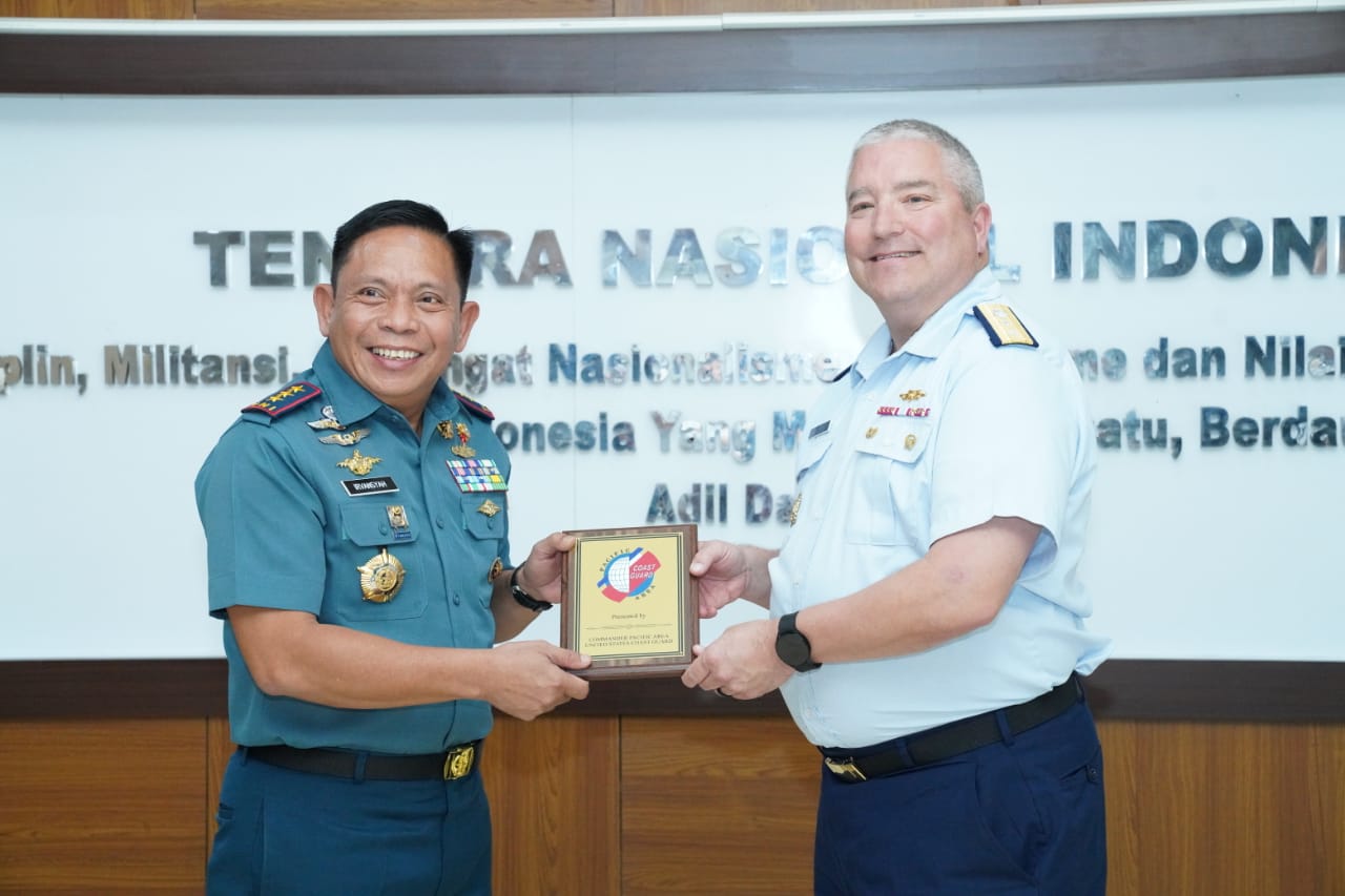 Pangkogabwilhn I menerima kunjungan Deputy Commander Pacific Area ...